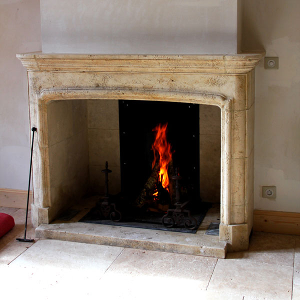 Cheminées en pierre de taille réalisées sur mesure