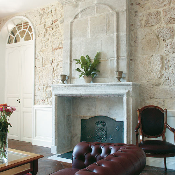 Cheminées en pierre de taille réalisées sur mesure