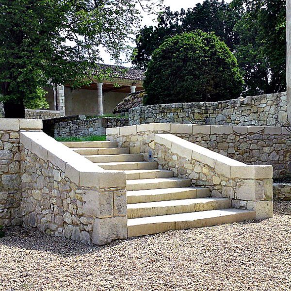 Perron en pierre à Lectoure