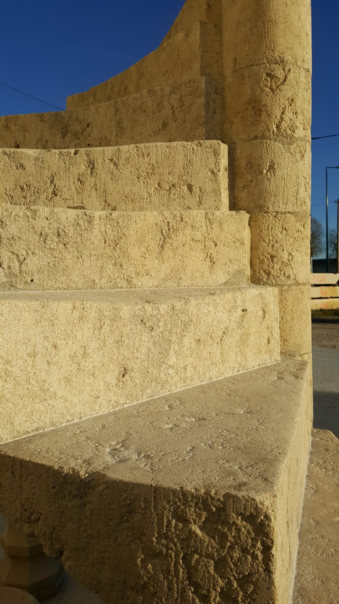 Les finitions : Aspect de taille de la pierre et patine du temps