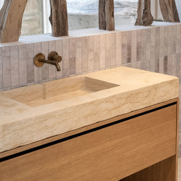 Éviers en pierre et vasques en pierre naturelle réalisés sur mesure